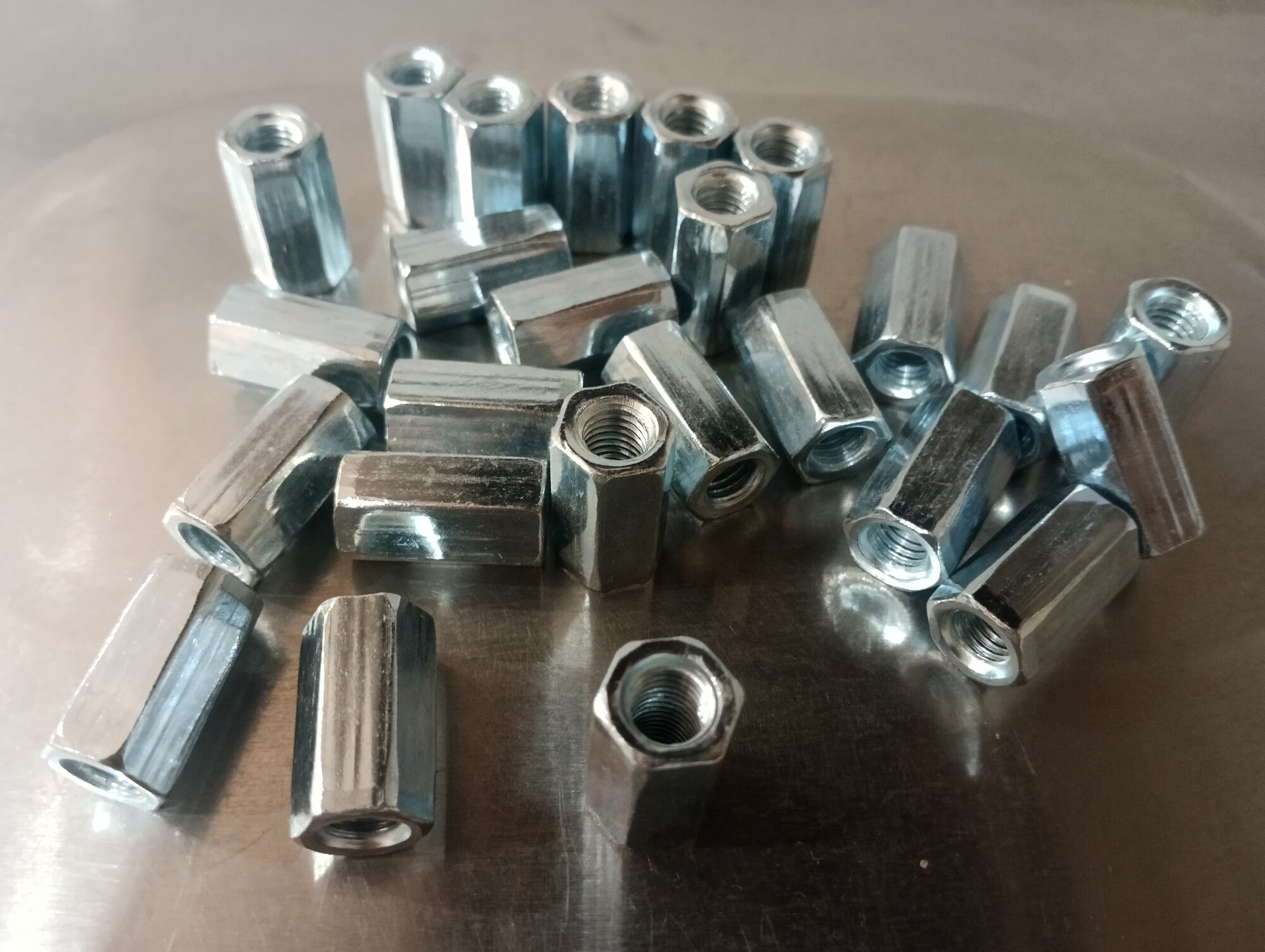 Гайка соединительная DIN 6334 М8 25 шт, переходная, оцинкованная