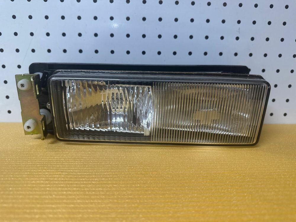 Фара противотуманная левая Daf Xf95 c рамкой