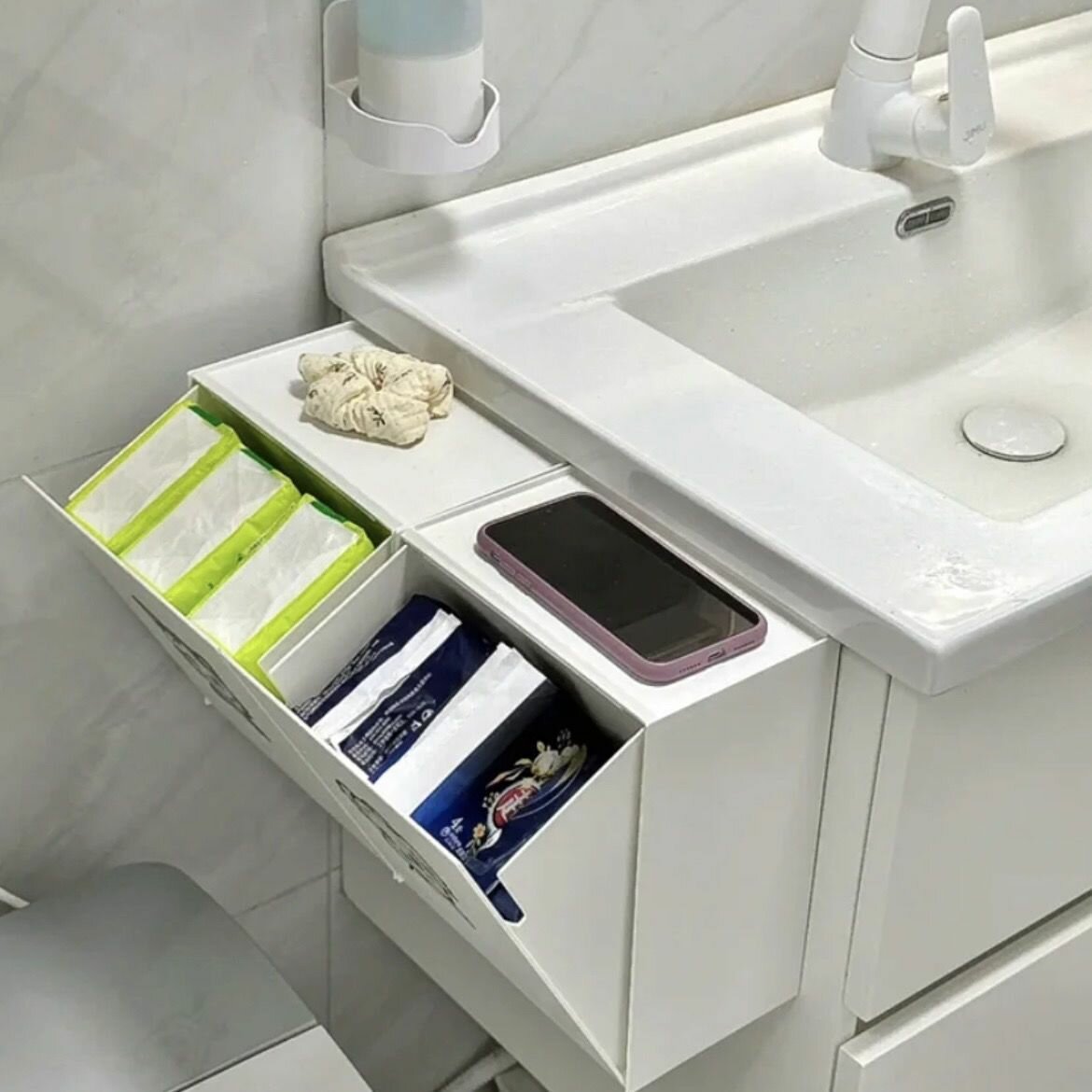 Ящик для хранения настенный, без полки в ванной комнате