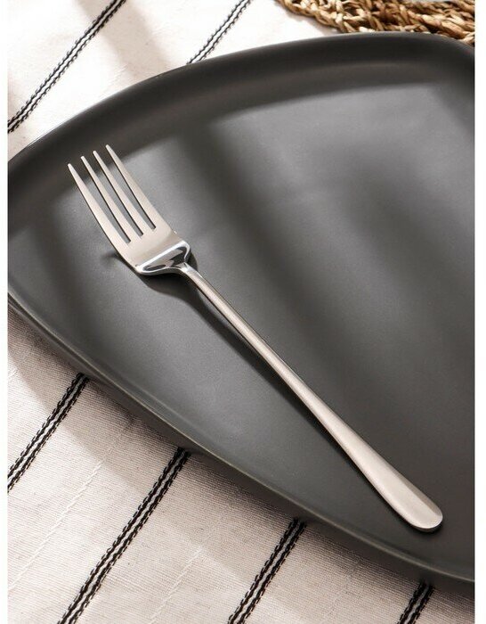 Вилка столовая из нержавеющей стали Magistro Elegance, 21×2.5 см, на подвесе, толщина 2 мм, цвет серебряный