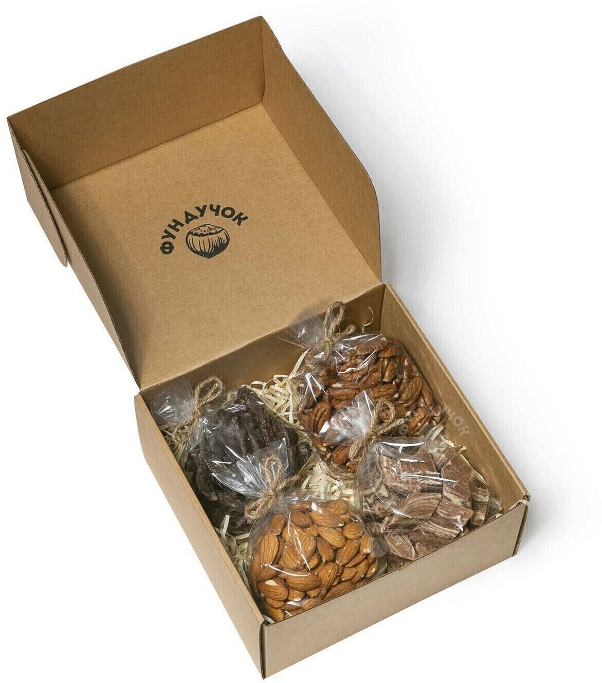 Подарочный набор орехов и сладостей фундучок № 38 (1 кг.)