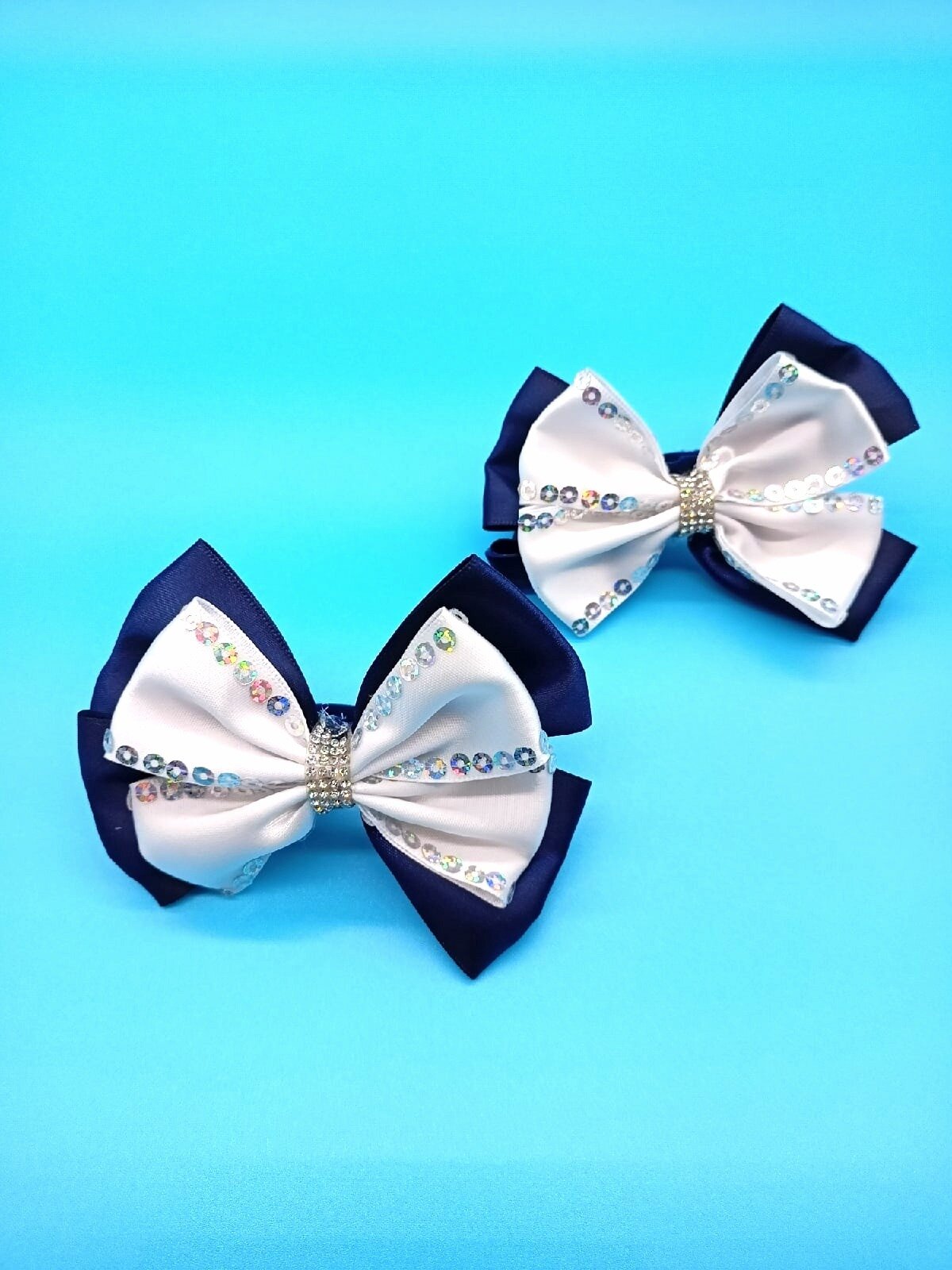 Банты для девочек / в школу / 2 штуки / сине-белый / стразы