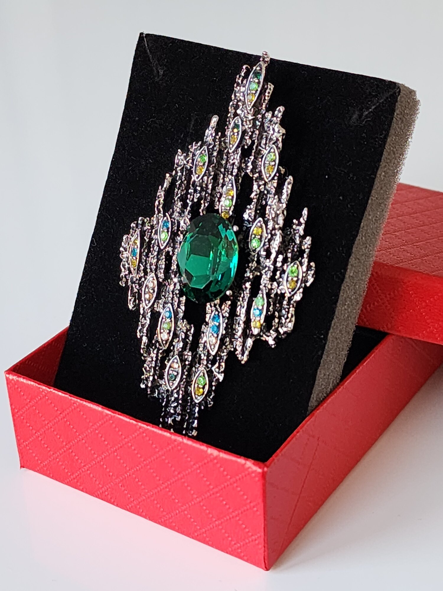 Брошь, стекло