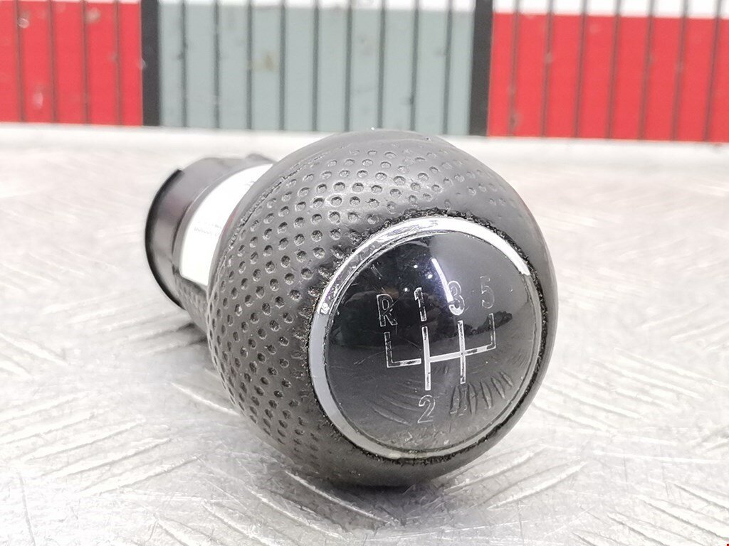 Ручка переключения передач Volkswagen Golf 4 арт. 2139787