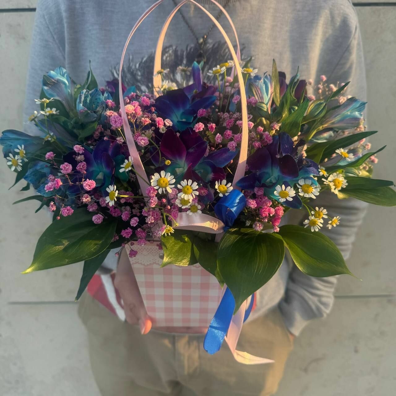 Цветы живые букет "Аметист"/ Альстромерия, Дендробиум, Гипсофила / Микс из 11 шт