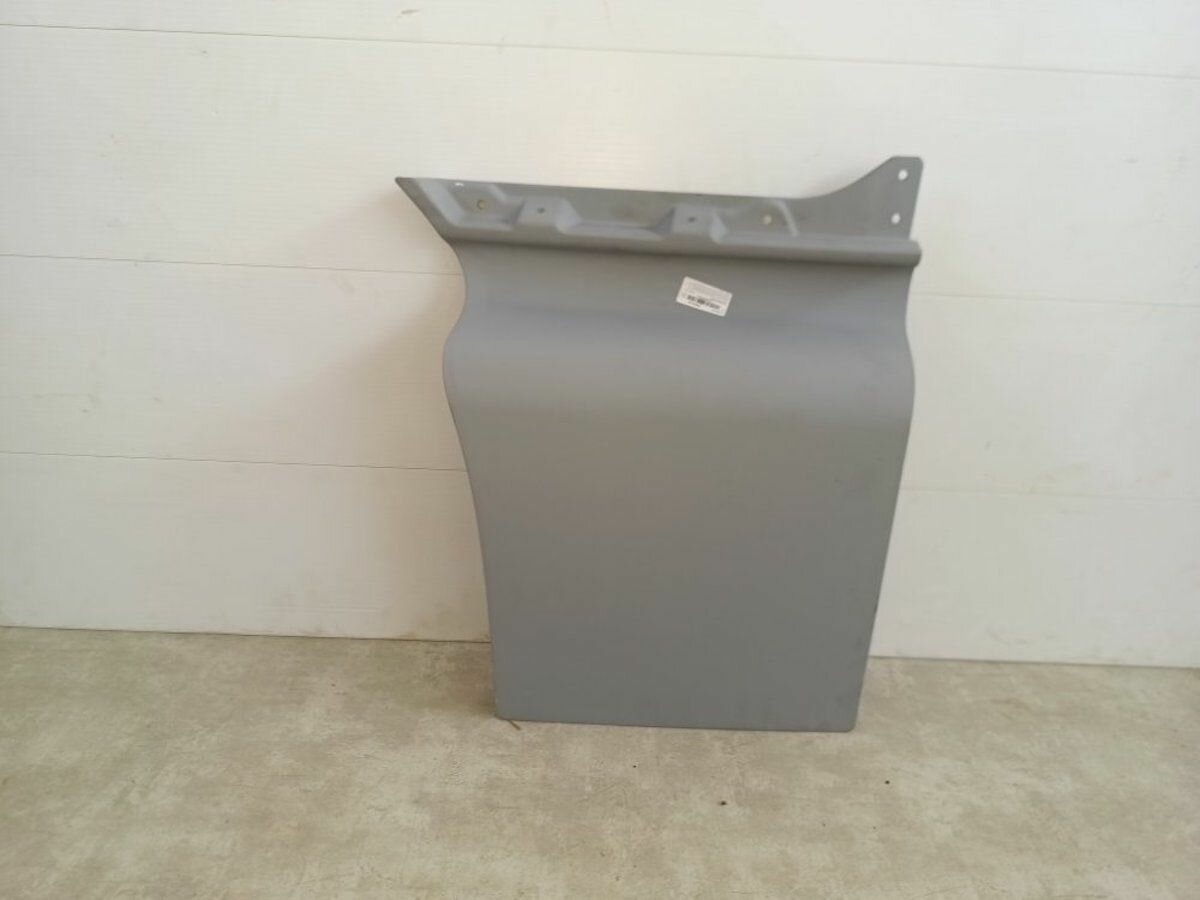 Обшивка двери правой Man