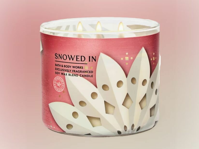 Bath and Body Works свеча ароматическая с 3-мя фитилями Snowed In (411 грамм)
