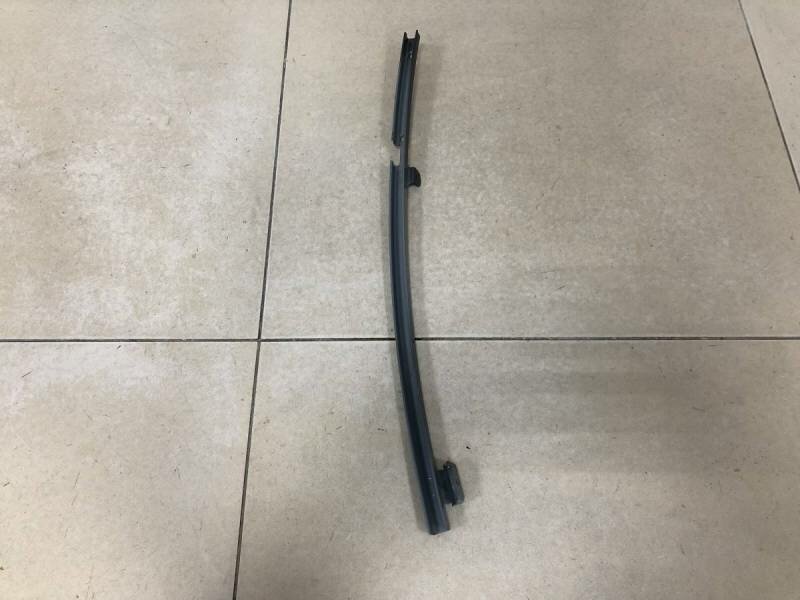 Направляющая стекла двери Lexus RX 350 2015 кат.номер: 6740748070