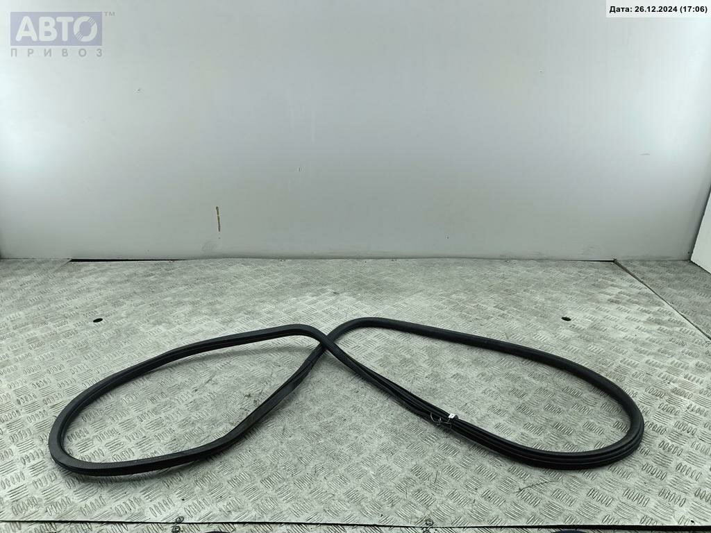 Уплотнитель двери передней правой Skoda Octavia mk2 (A5 1Z) 2004-2013