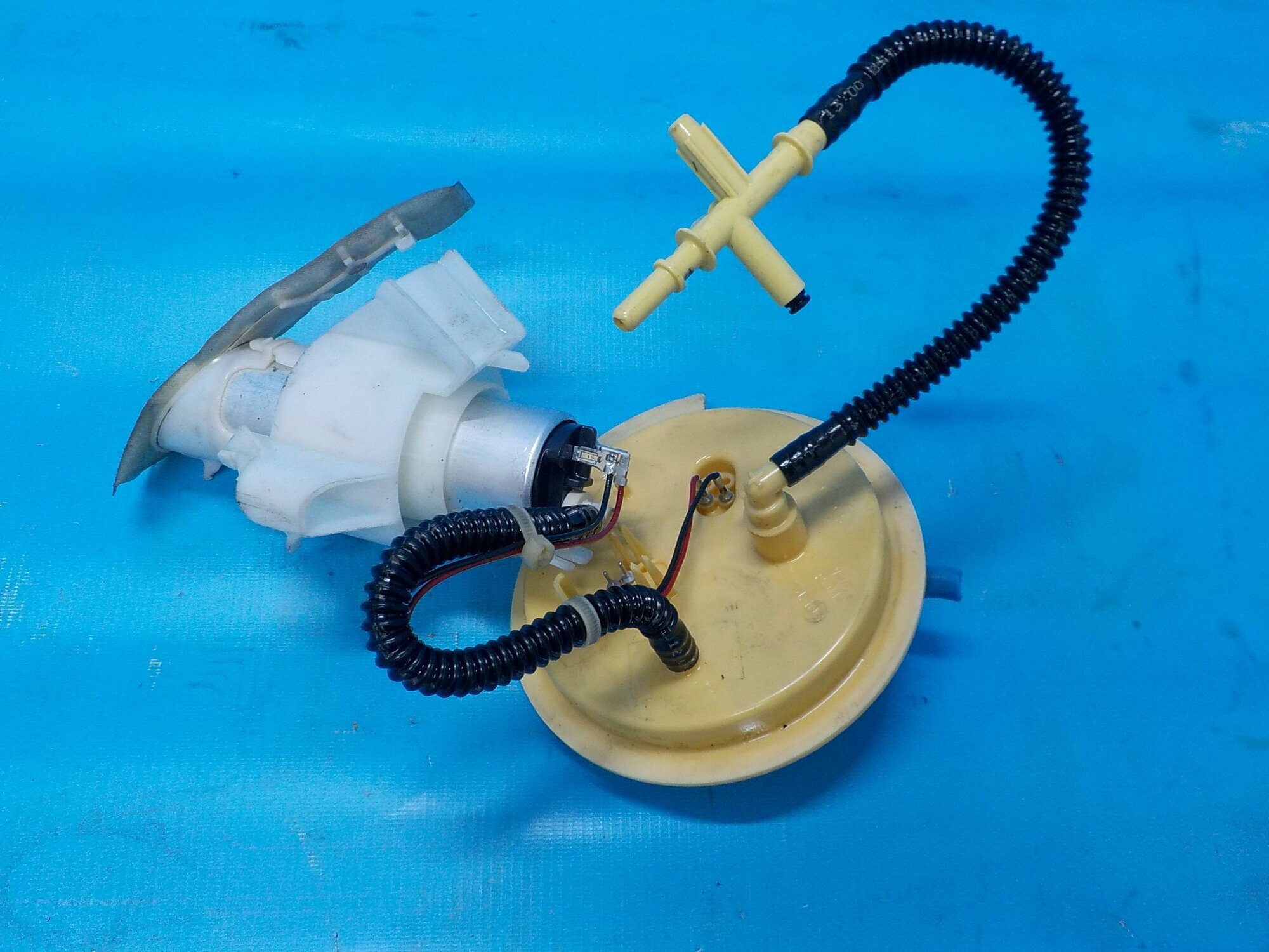 Топливный насос BMW 5-серия F10/F11 2009-2016 16117260648 - Б/У