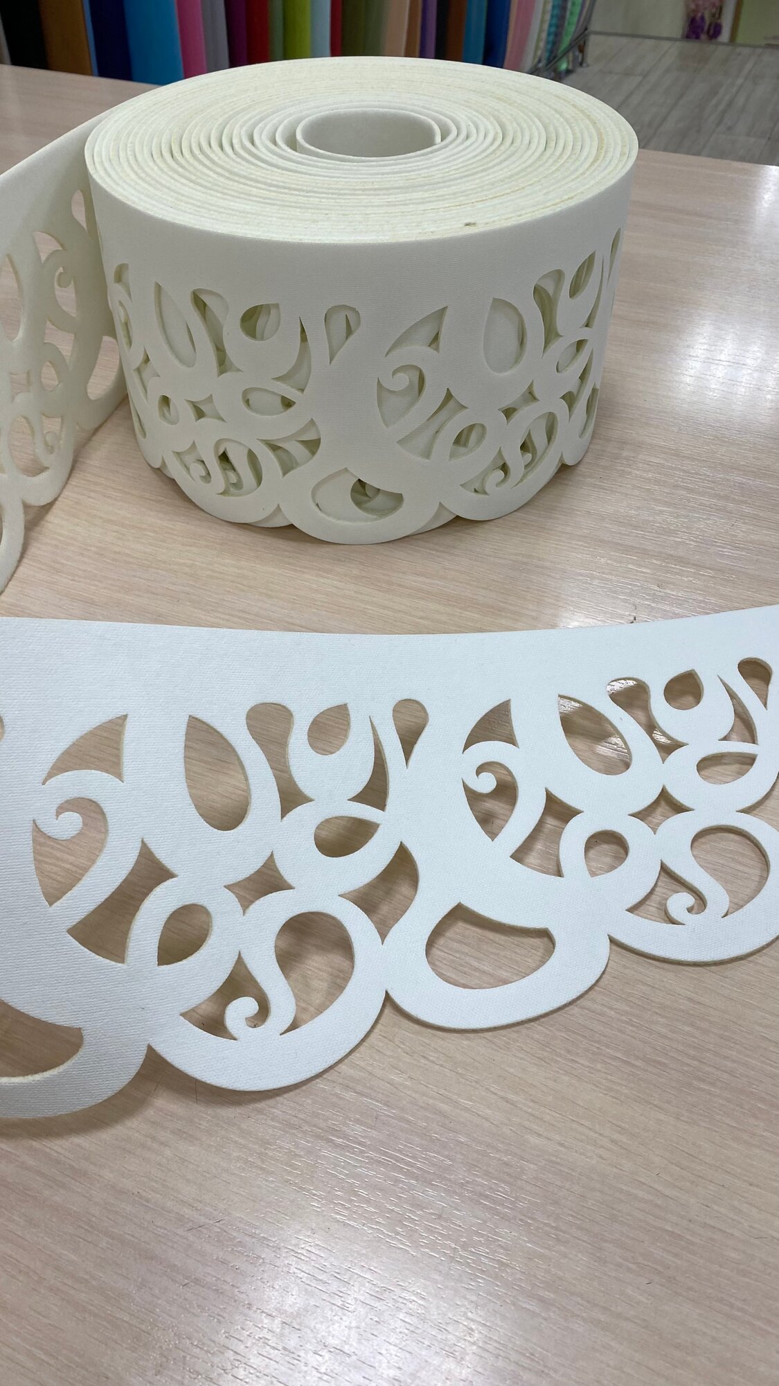 Ажурная планка на карниз белая