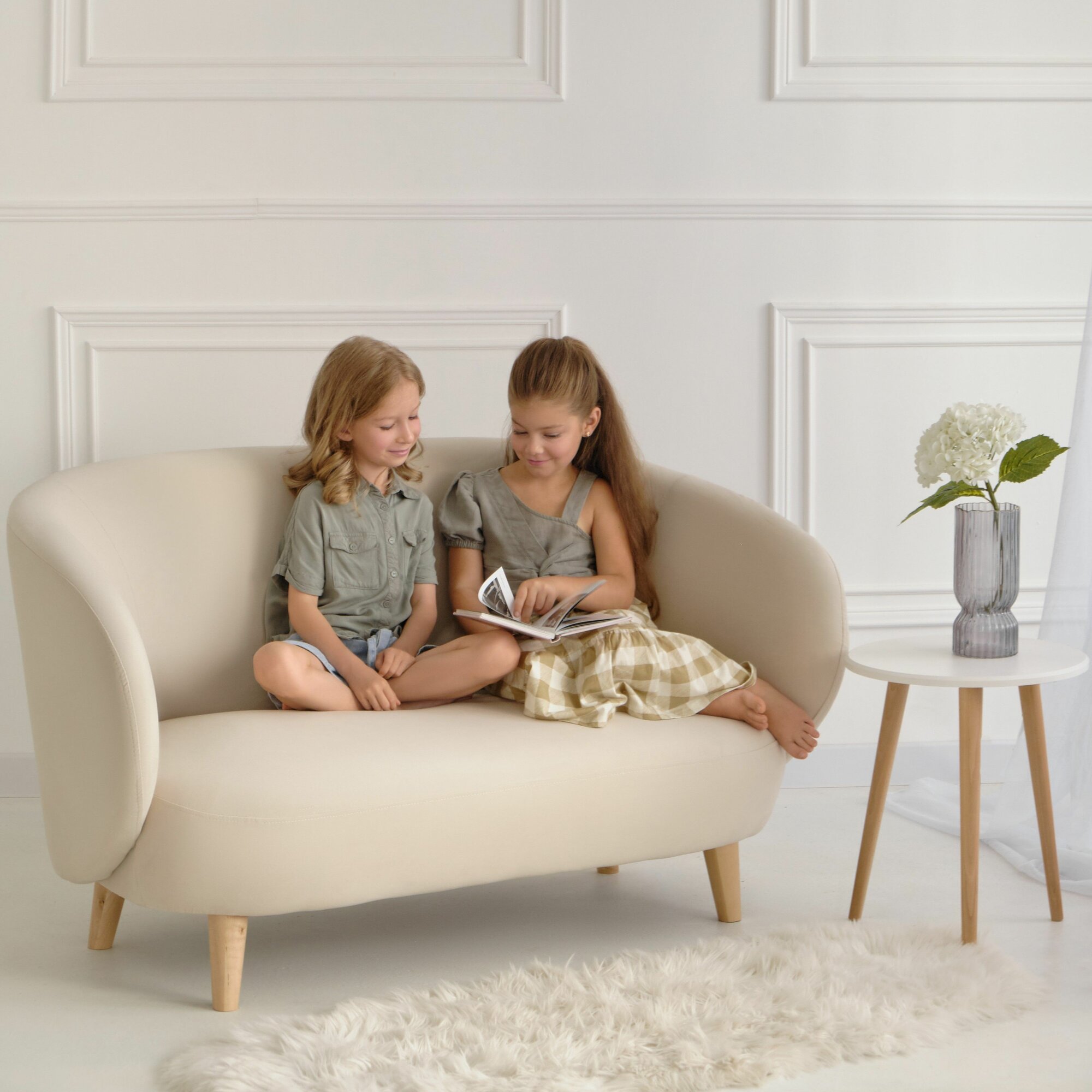 Диван прямой Мод на ножках с подлокотниками велюр Jawa Cream 01, 130х74х65