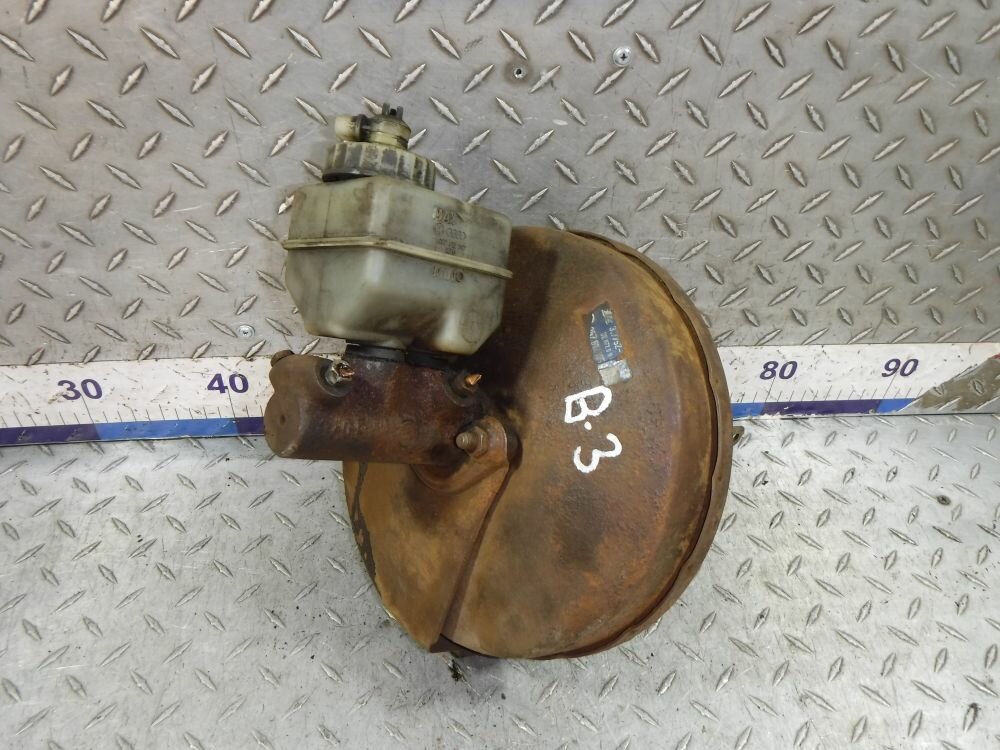 Вакуумный усилитель тормозов VW Passat B3 357612105C