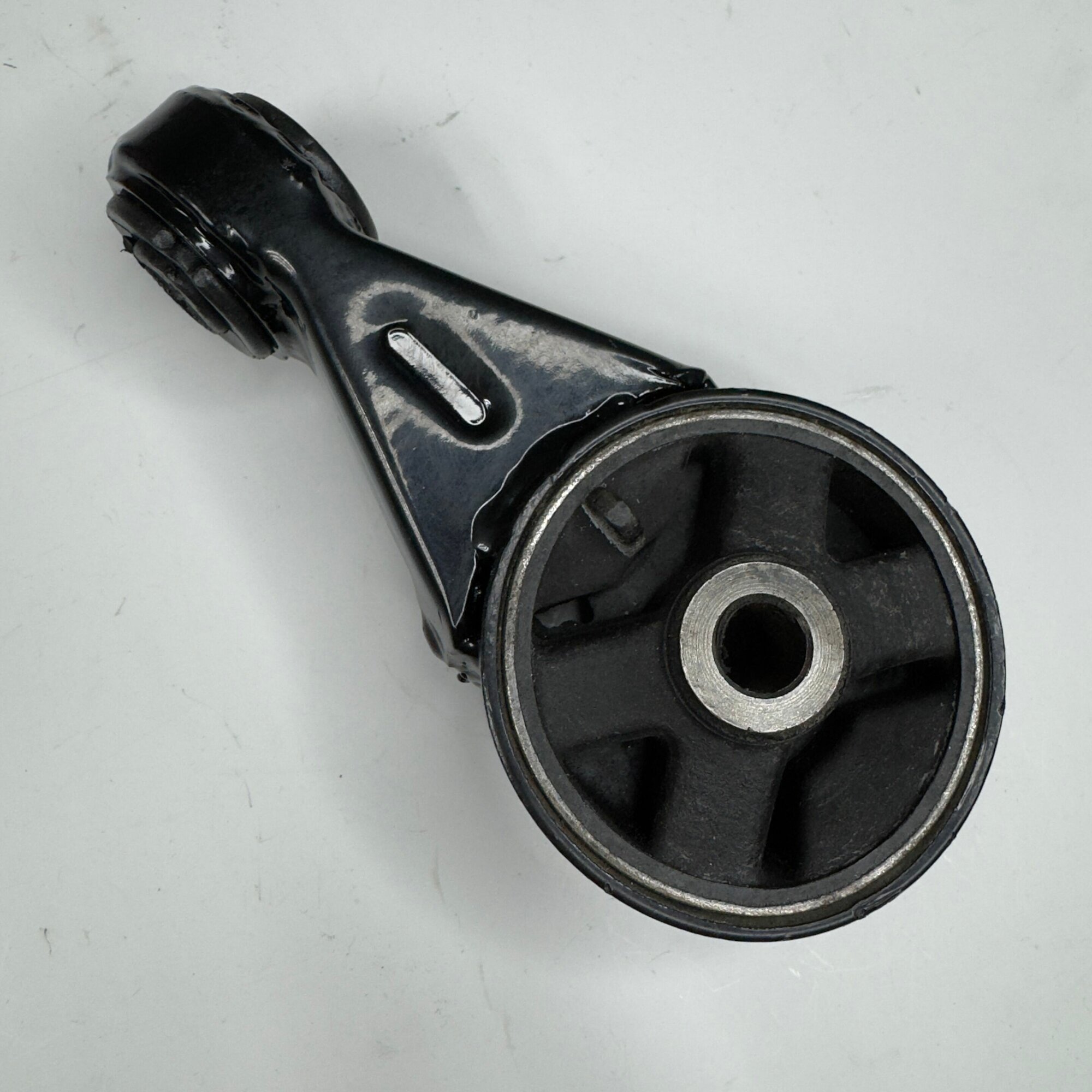 Опора двигателя задняя Chery Amulet [1.6 8V 5MT лифтбэк] A111001710BM