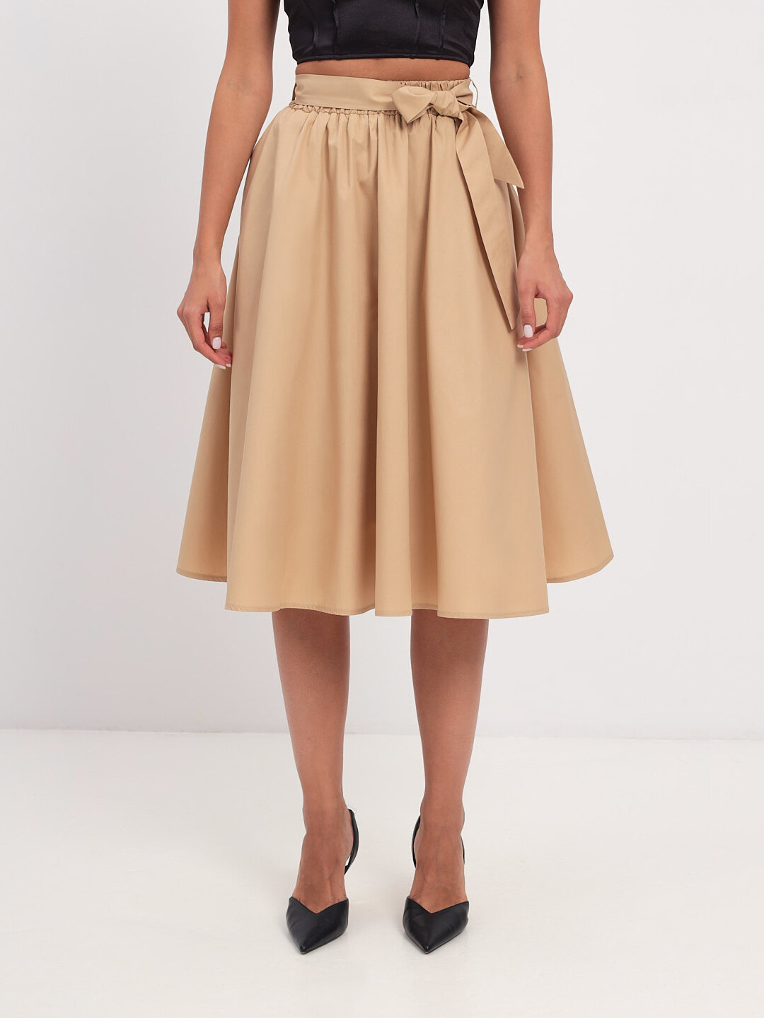 Юбка миди в складку на резинке бежевая, с подкладом, карманами и поясом