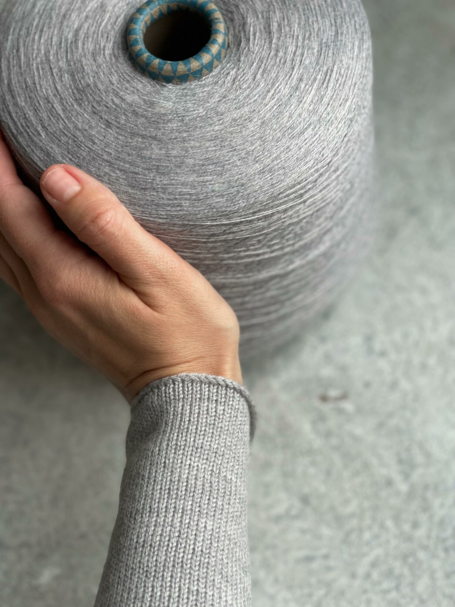 Пряжа для вязания меринос 100%, 100г-1500м, серый, Италия