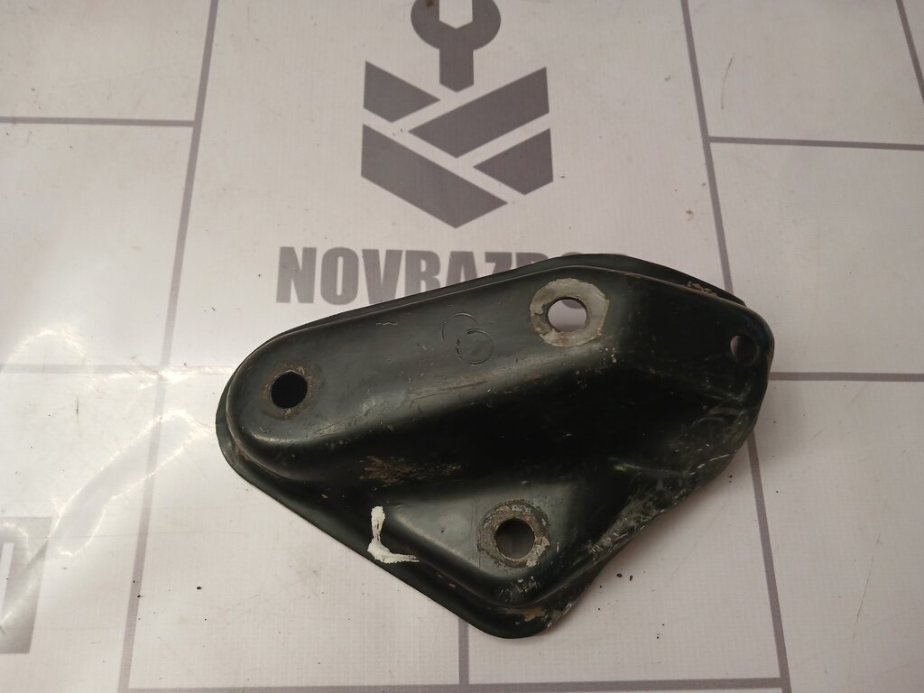 Кронштейн двигателя левый Audi 80 90 B3 86-91