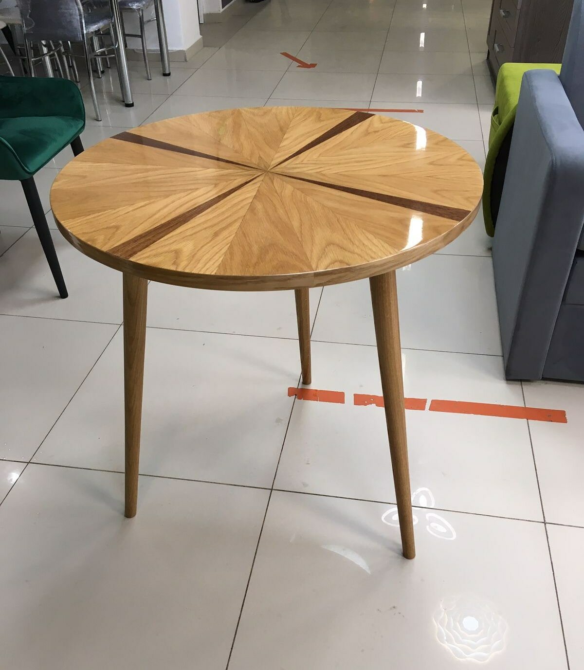 Стол Vivalima в стиле Mid-century Modern, шпон дуб/орех , круглый, 65 см