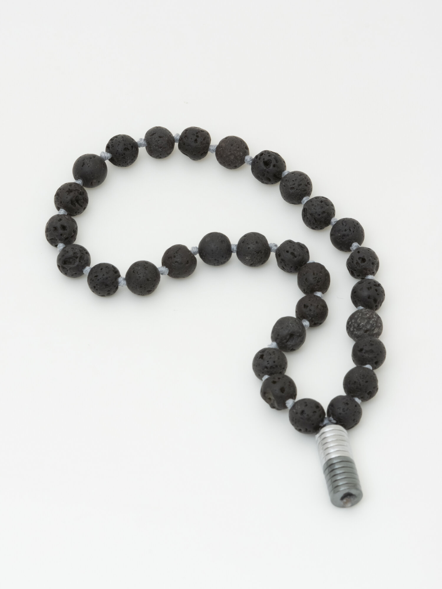 Чётки, гематит, вулканическая лава