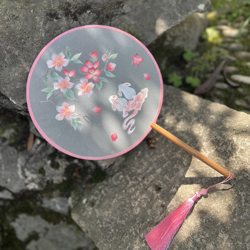 Веер Old Chang Gate "Лаочанмэнь", двусторонняя вышивка, золотой пион, дерево/шелк, 21 см