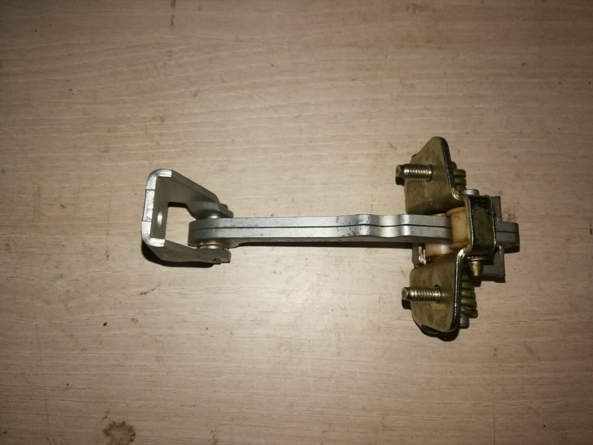 Ограничитель двери VW Pointer — фото 1