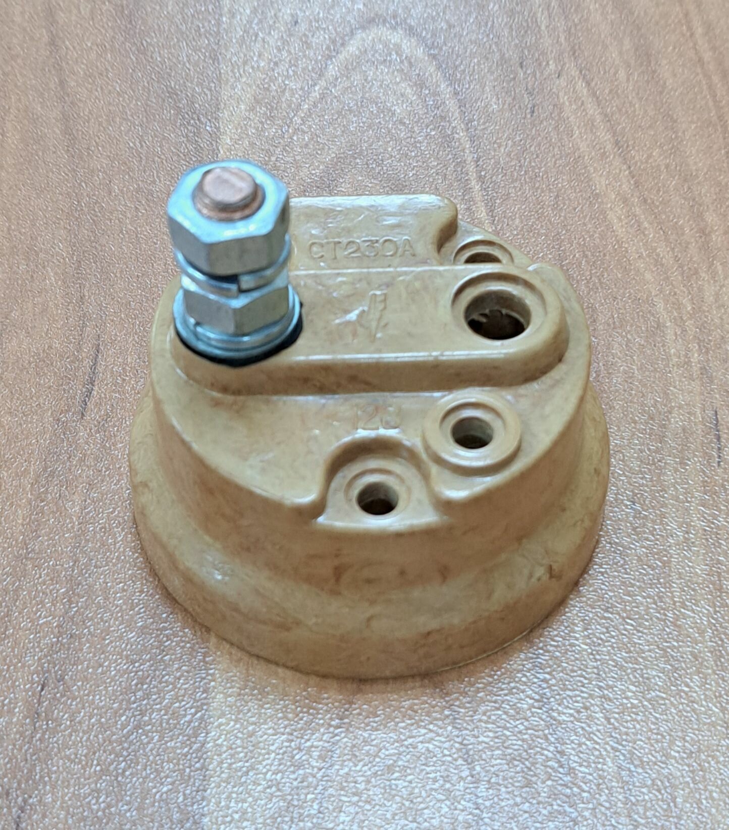 СТ230А.3708890ВТ Крышка втягивающего реле ГАЗ-53/66, ПАЗ на стартер СТ230А1.3708