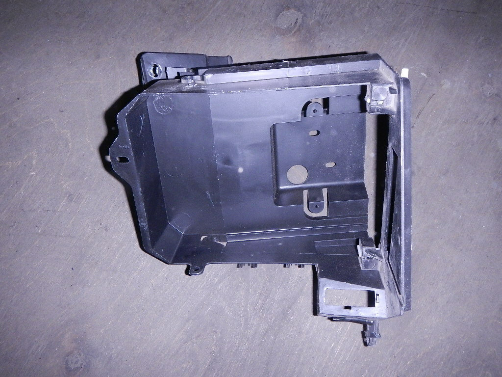 Б/У Корпус блока предохранителей, Peugeot (Пежо)-206 (98-) PEUGEOT 206 (98-) Царапины. 220791 Peugeot-Citroen арт. 96414...