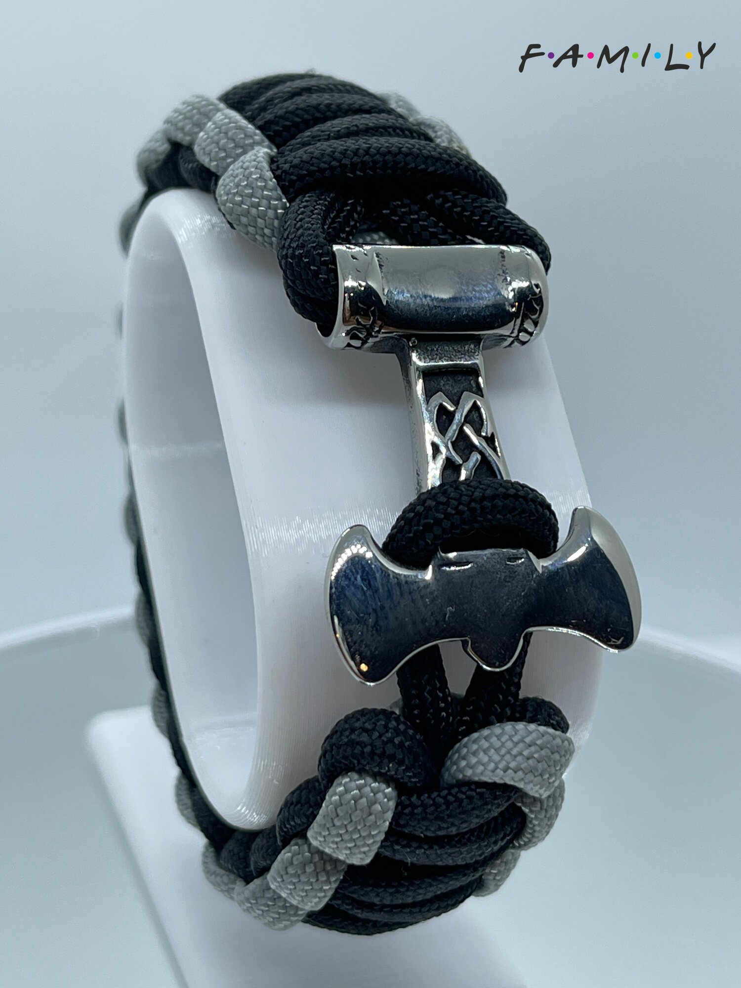 Плетеный браслет