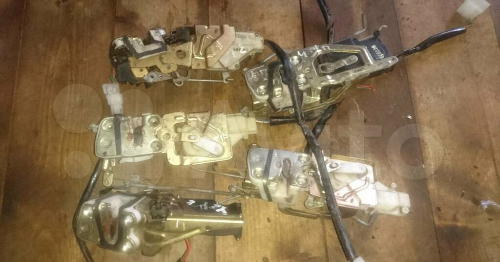 Замок двери Mazda MPV рест. 1997