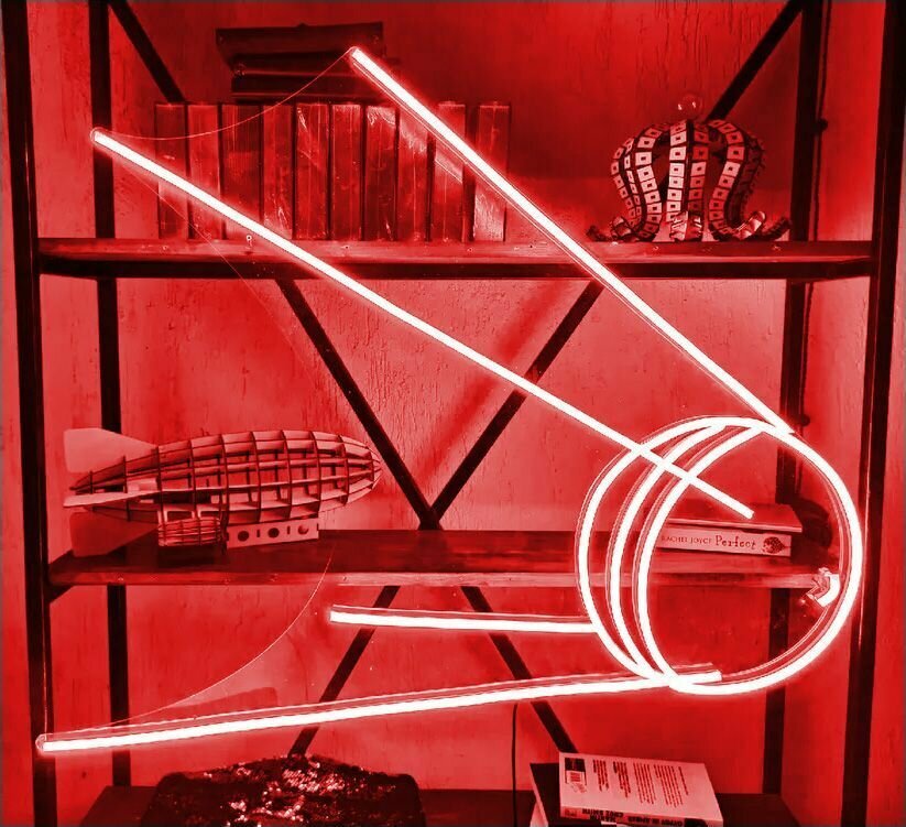 Неоновый светильник Первый спутник, 60х54 см, красный