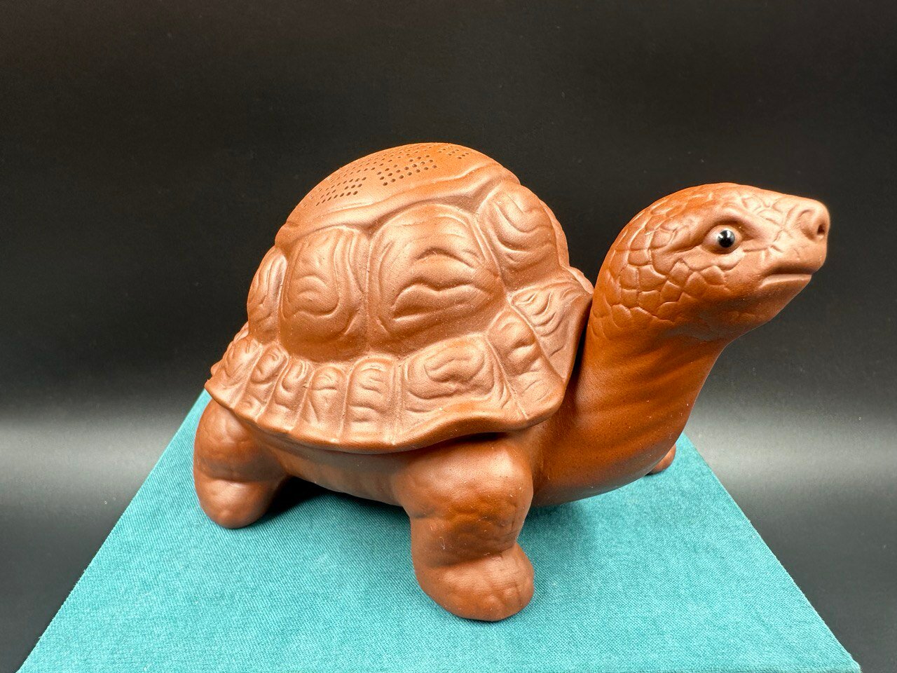 Фигурка для чайной церемонии "Черепаха", панцирь - сито для чая, глина, 9*13*8,5см.
