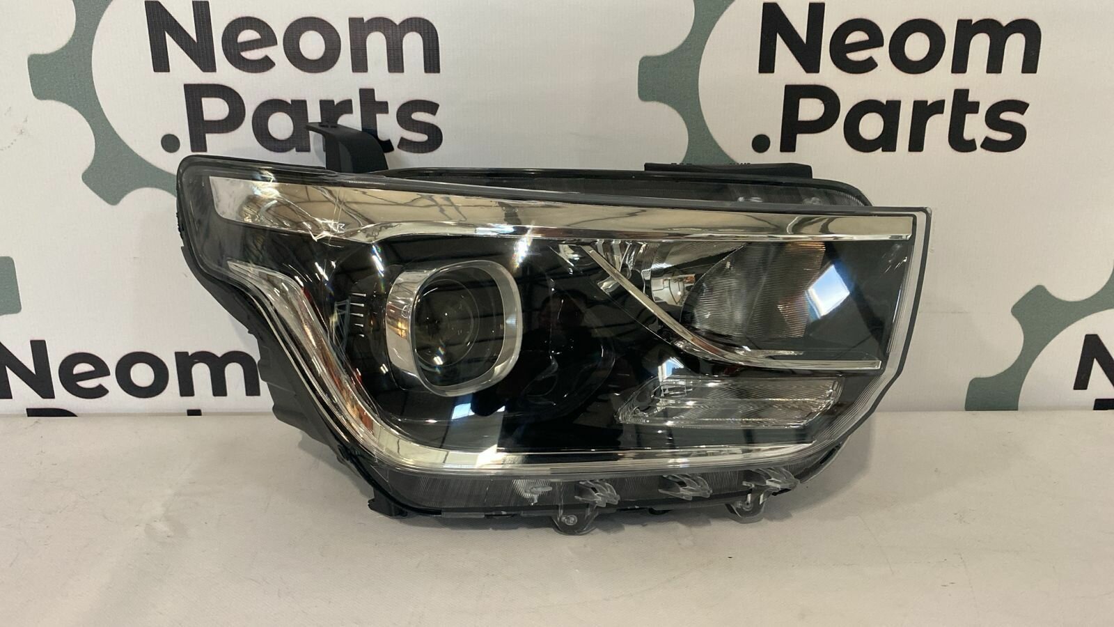 Фара правая (LED) Hyundai H1 / Grand Starex 17-21