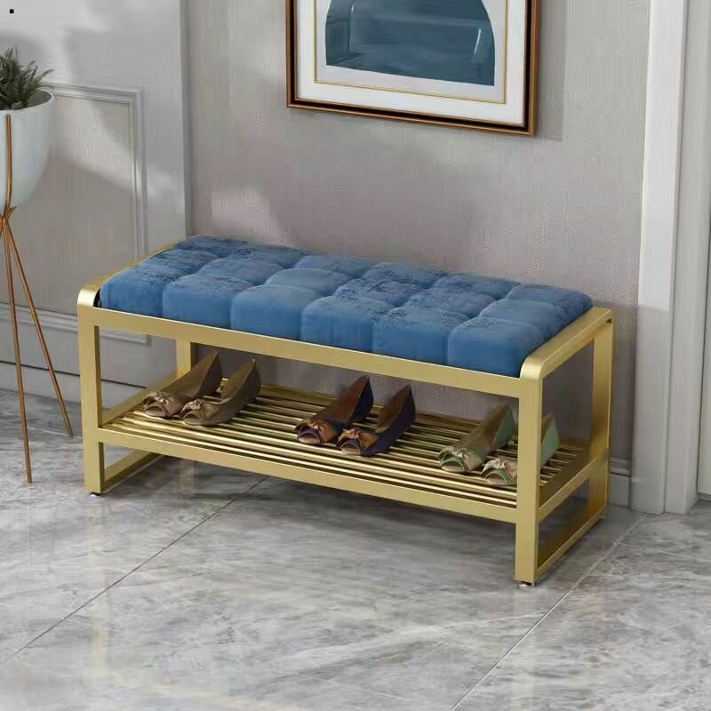 Смена обуви и стульев.