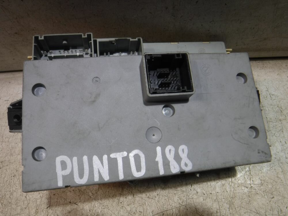 Блок предохранителей Fiat Punto II 46812234