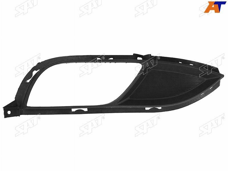 . SAT Оправа ПТФ для KIA CERATO/FORTE 13-16 правая