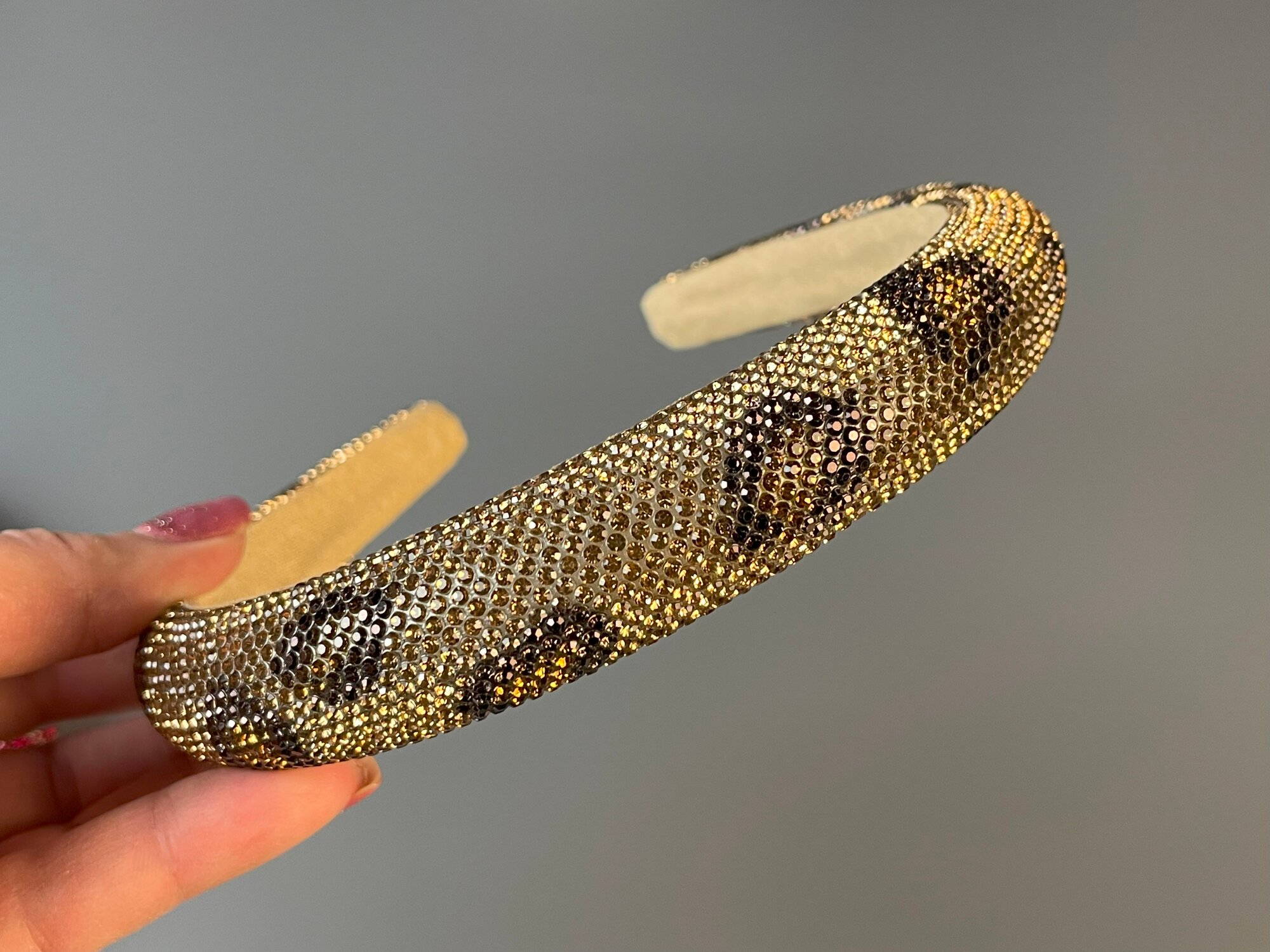 Ободок "Красота в любом возрасте", с камнями/стразами, женский, всесезонный, 1 шт