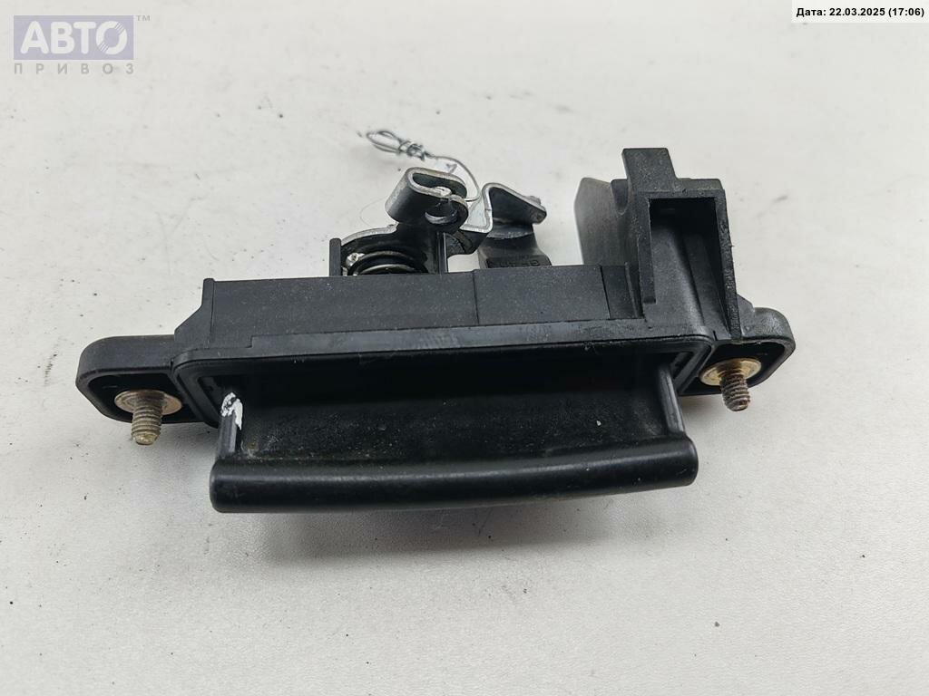 Ручка крышки (двери) багажника Mazda 3 (2003-2008) BK