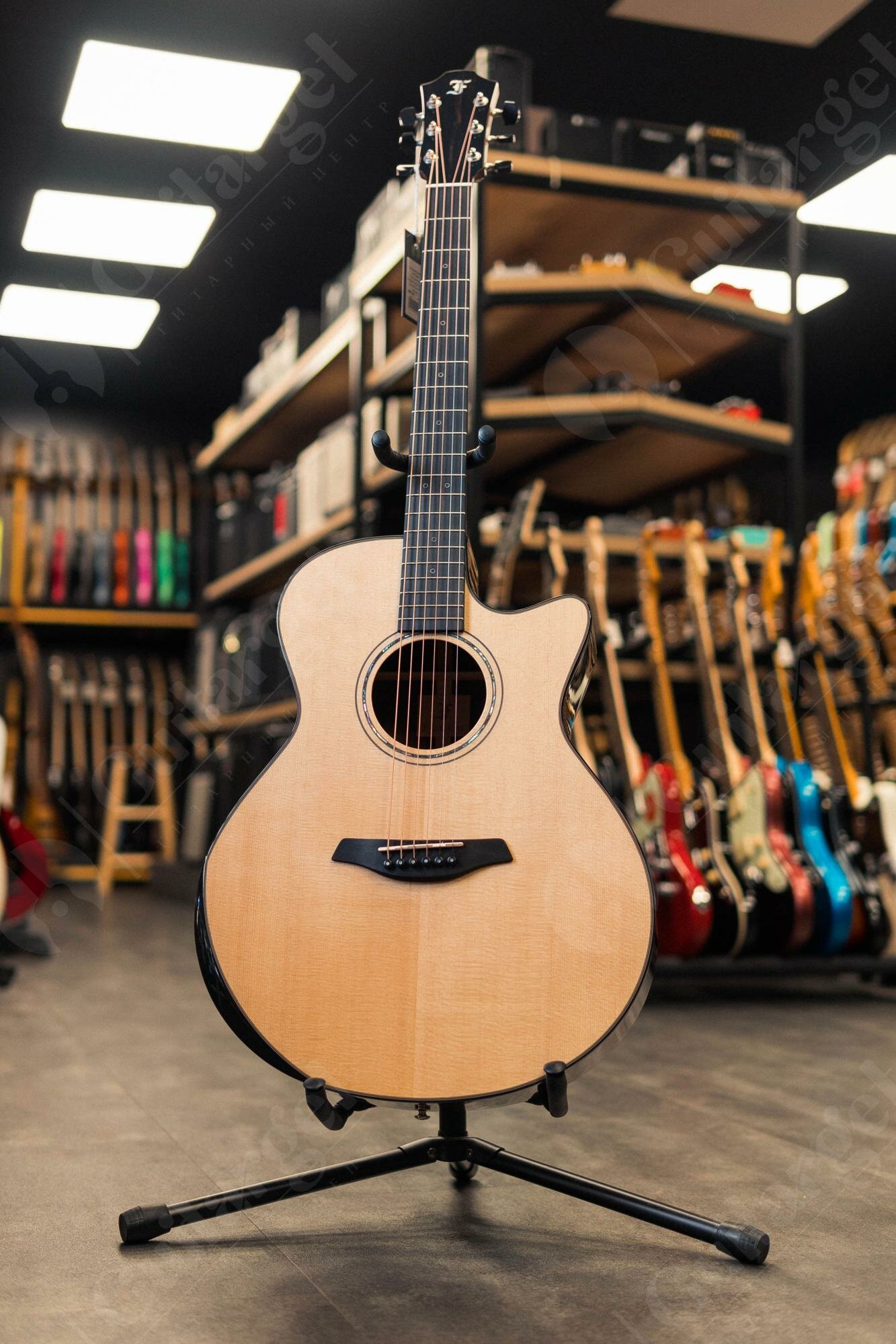 Акустическая гитара Furch Yellow Deluxe Gc-SR с кейсом