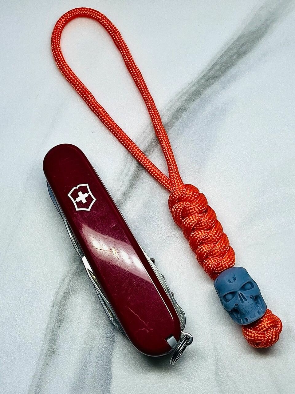 Темляк для ножа из паракорда с пластиковой бусиной в виде Терминатора Т-800