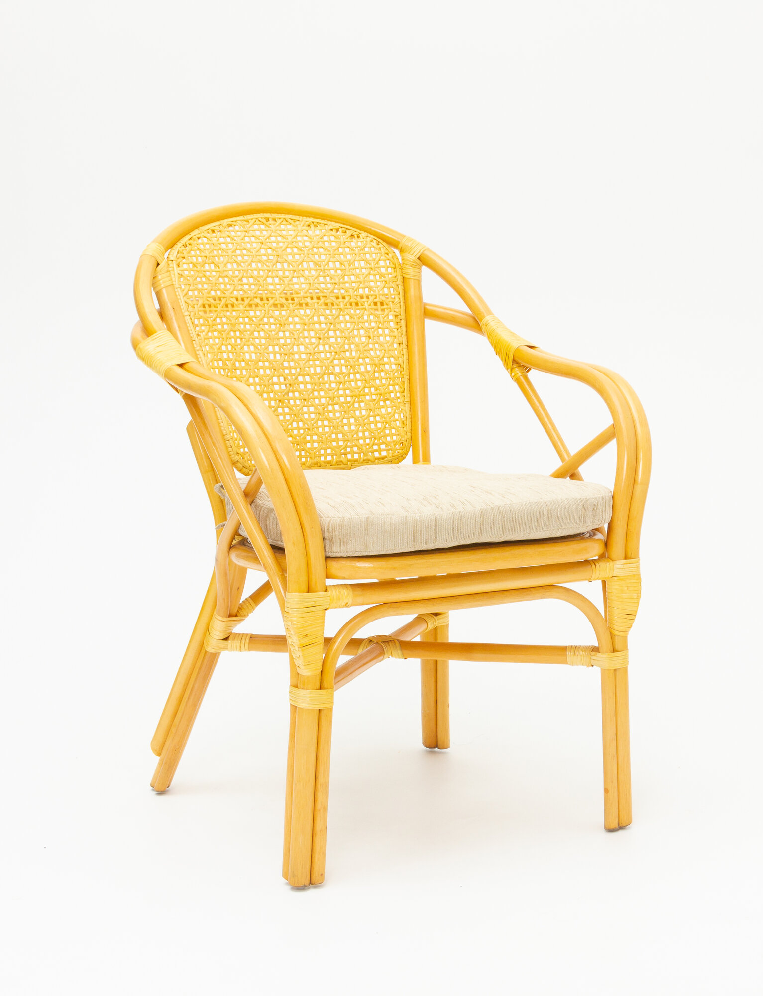 Кресло плетеное из натурального ротанга Петани с подушкой, цвет мед