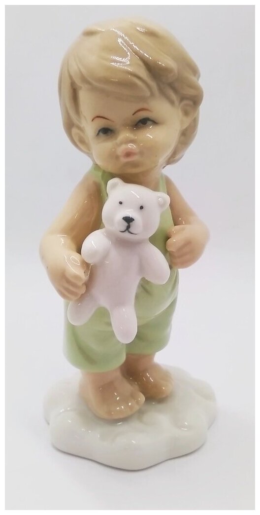 Статуэтка фигурка Мальчик с мишкой 13,5см фарфор для интерьера, сувениры и подарки, декор для дома, фигурки коллекционные