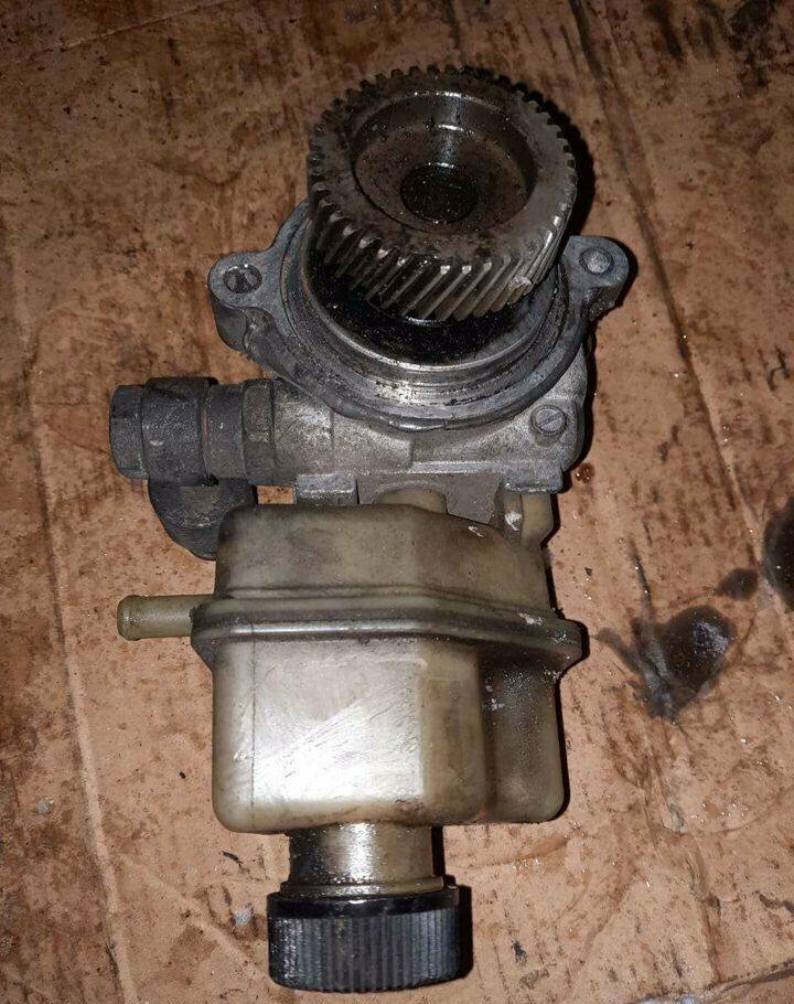 Насос гидроусилителя руля Mazda MPV 2 2002