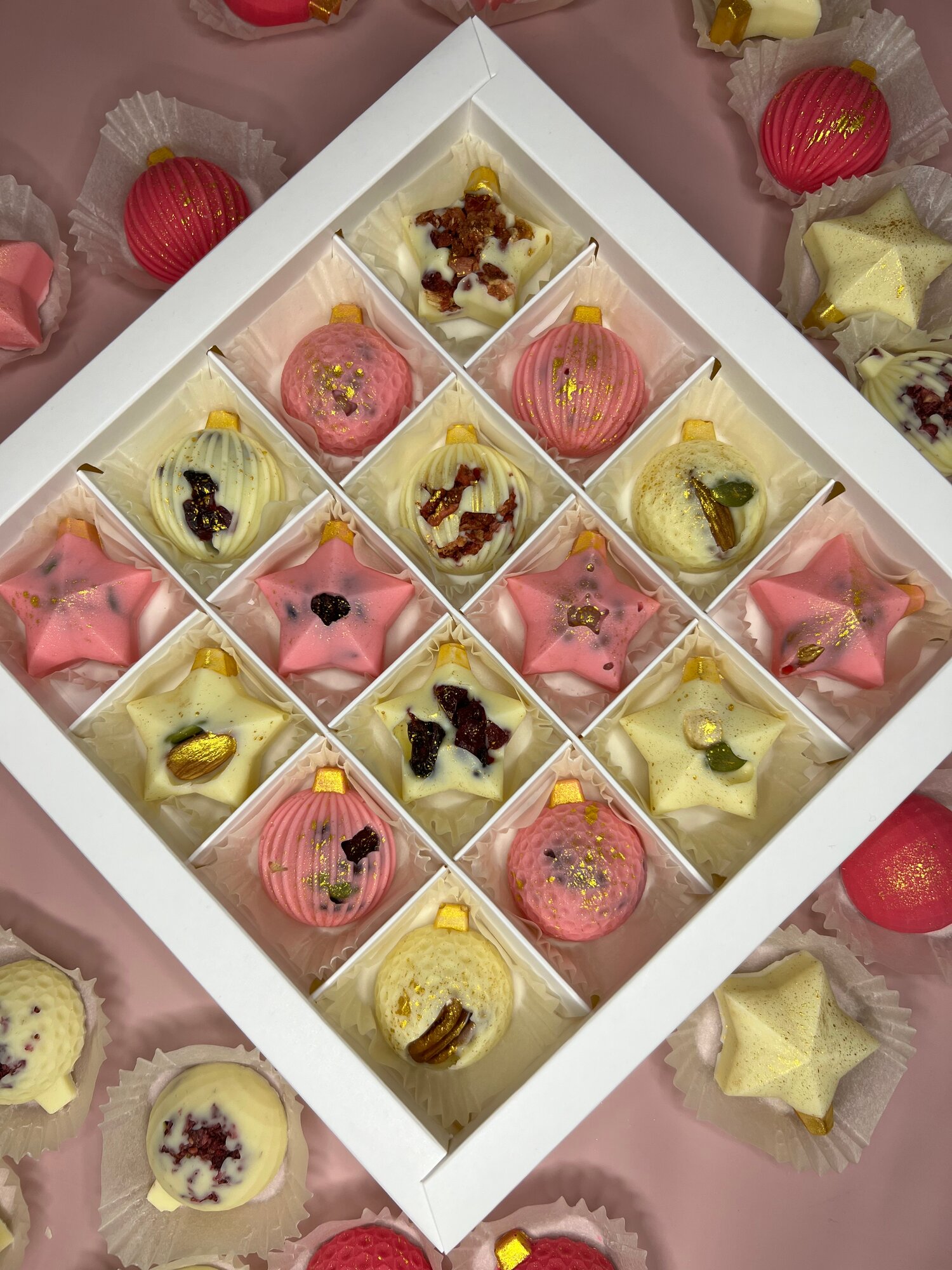 Шоколадный набор "Конфеты на новый год" №26, белый шоколад, ручная работа