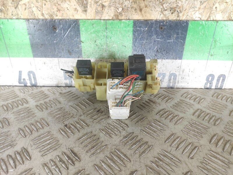 Блок предохранителей салонный TOYOTA Corolla AE110 8267112140