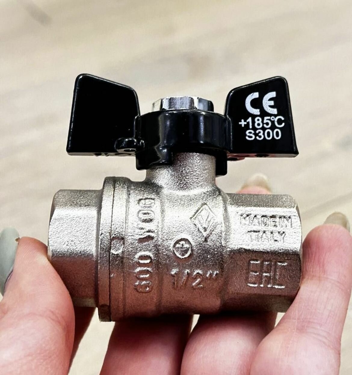 Бугатти Кран шаровый 1" г. г. (бабочка) ORIGINAL