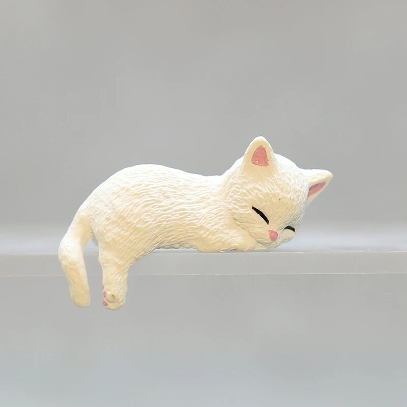 Фигурки кота/собаки из пластика