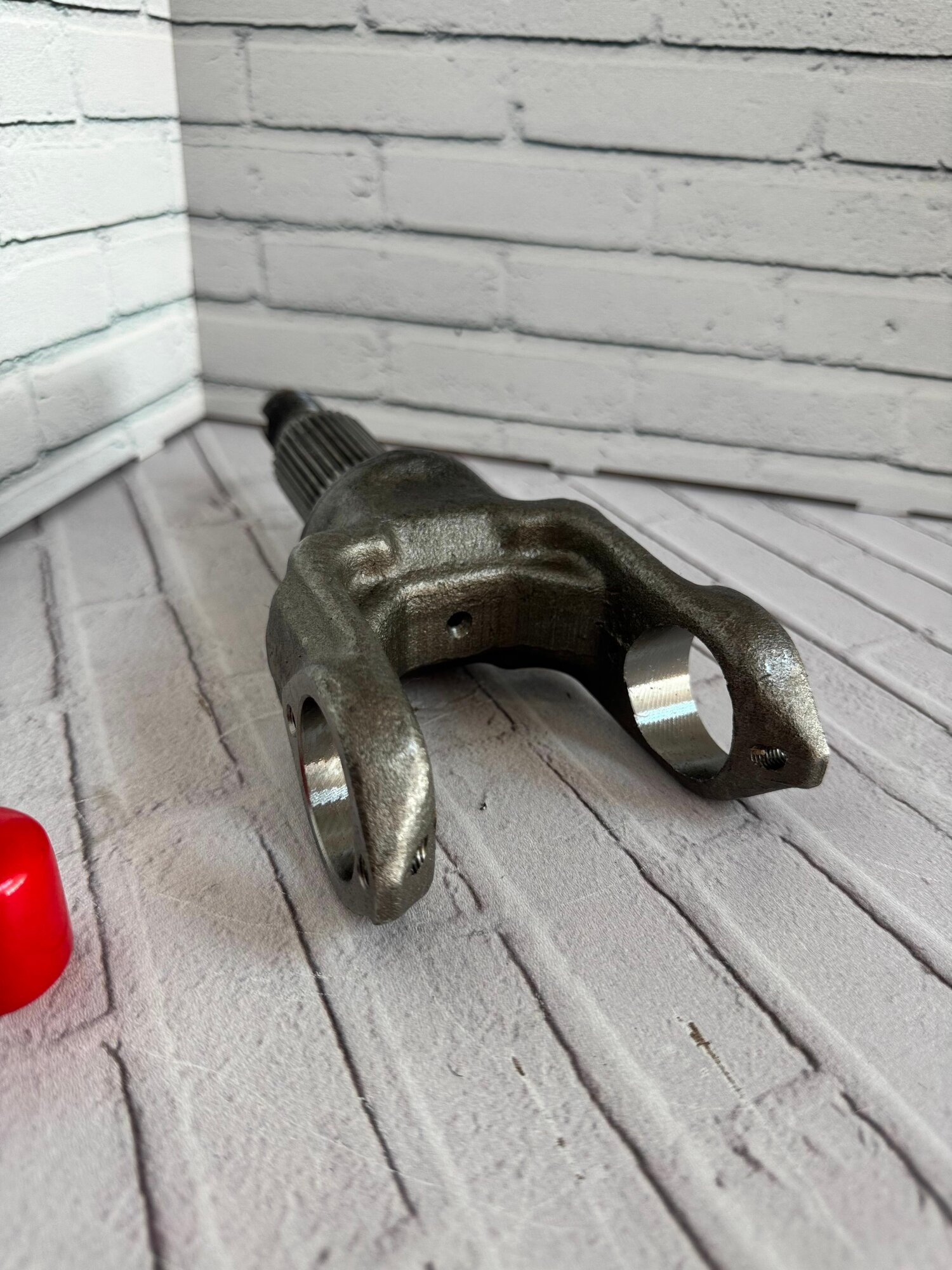 Вилка на газель 23107, 22177 шарнира кулака поворотного наружная (4х4)