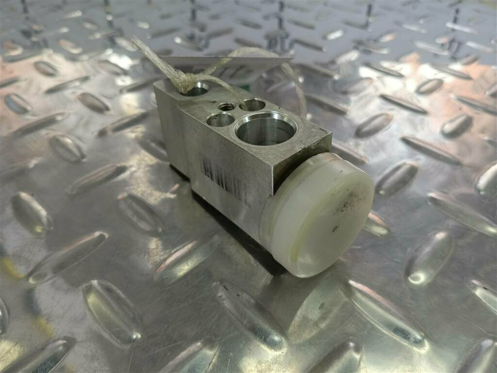 Клапан кондиционера Б/У для SUZUKI Grand Vitara II (2005—2008) 9543164J80