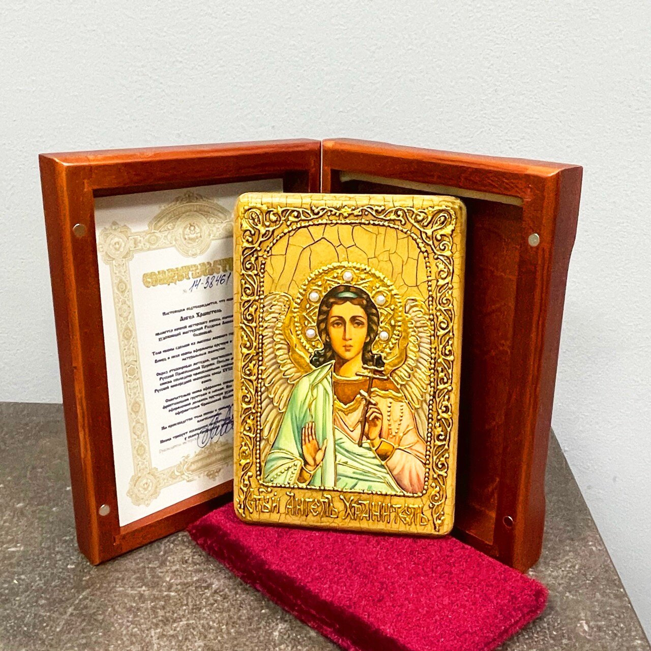 Икона с образом Ангел Хранитель в подарочной шкатулке, 10 х 15 см
