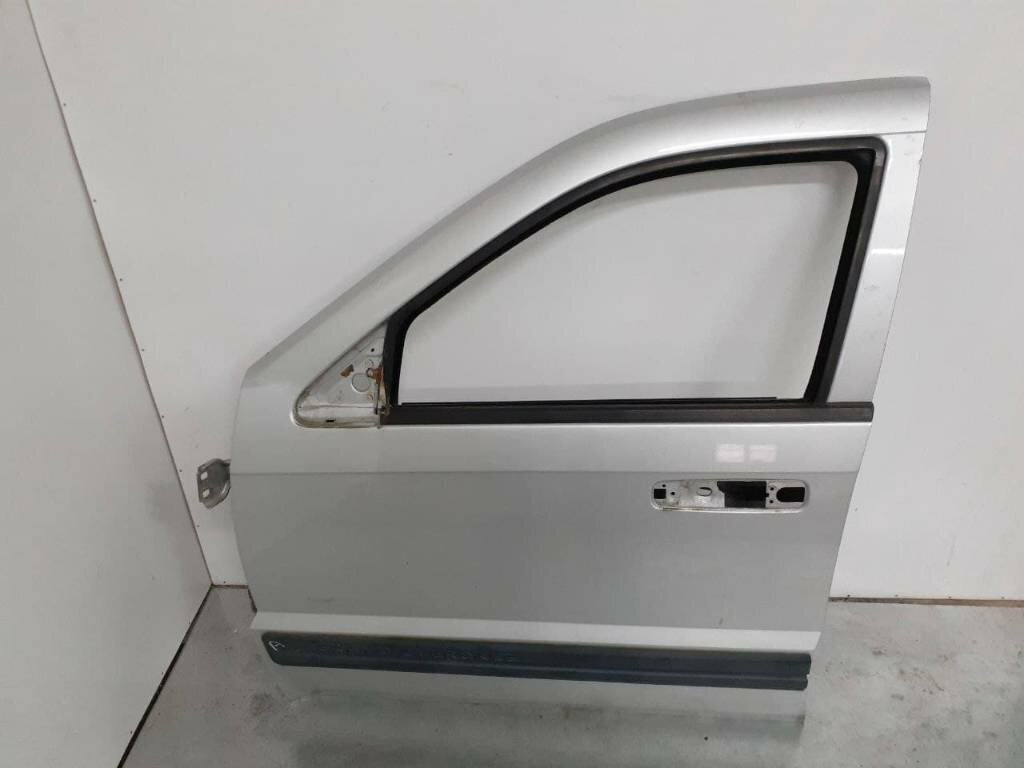 Дверь передняя левая Jeep Grand Cherokee WK 2006